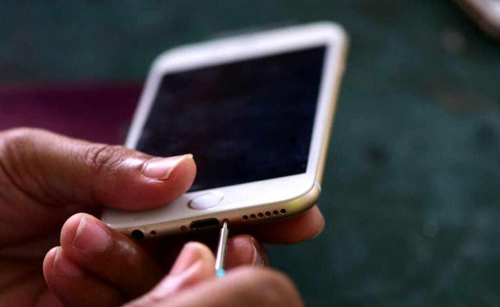 Розкритий легкий спосіб якісно очистити роз'єми у смартфонах – Смартфони | iTechua