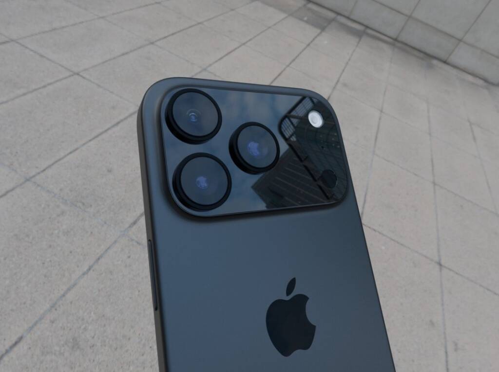 Інсайдер показав реалістичні рендери iPhone 17 Pro та макети iPhone 17 Air і 17 Pro Max ...