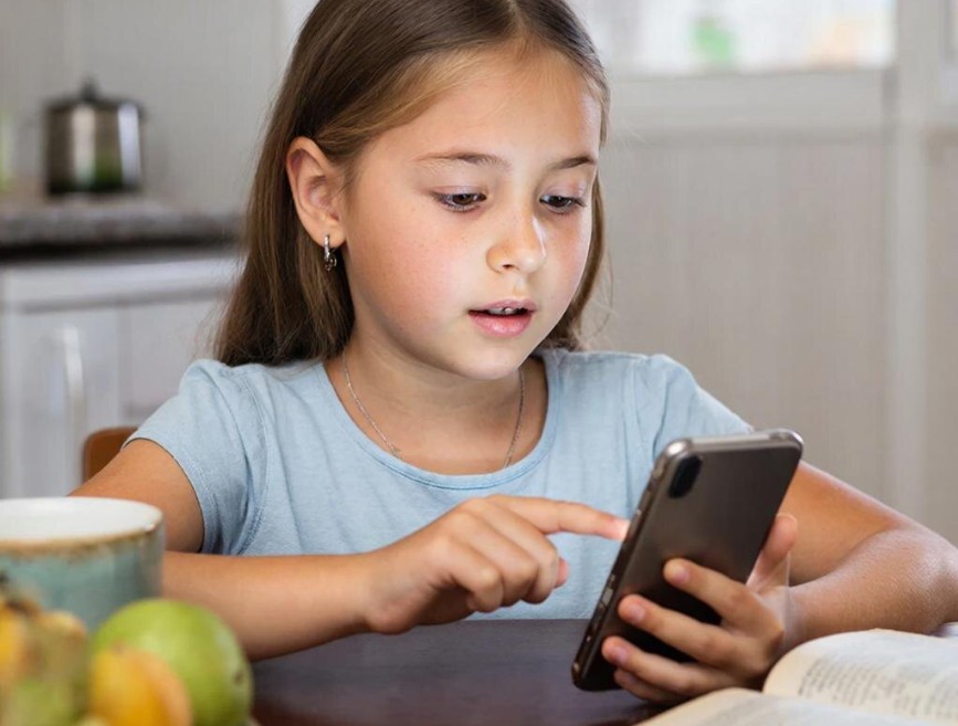 Доведено: через смартфони у дітей розвиваються депресія та ожиріння – Новини України та Світу ...